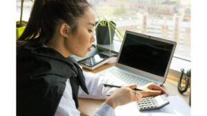 How to Calculate Salary Per Day and an Incomplete Month Pay