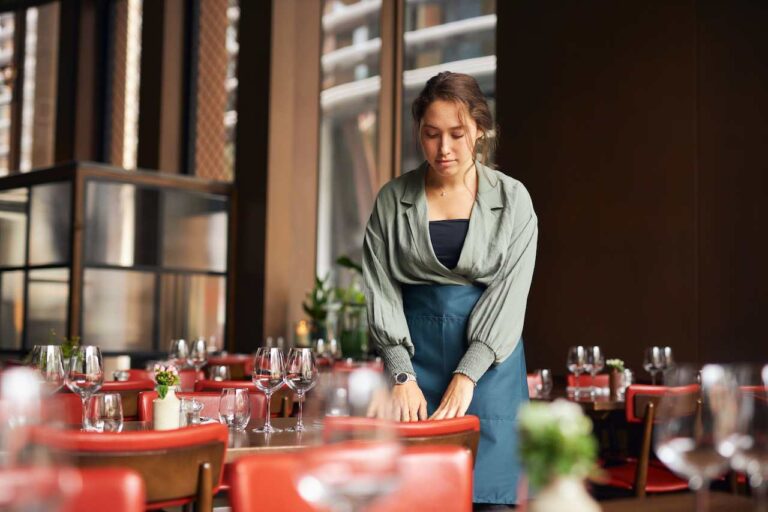 10 Critical Restaurant Management Responsibilities - StaffAny